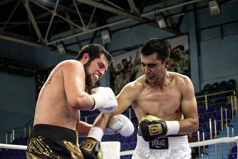 Uzbek boxer fights for two belts against undefeated opponent